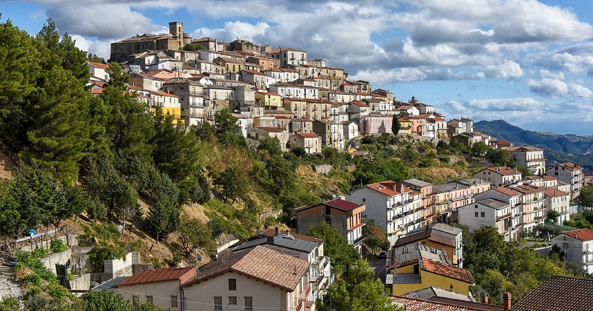 “La terra ci tiene”