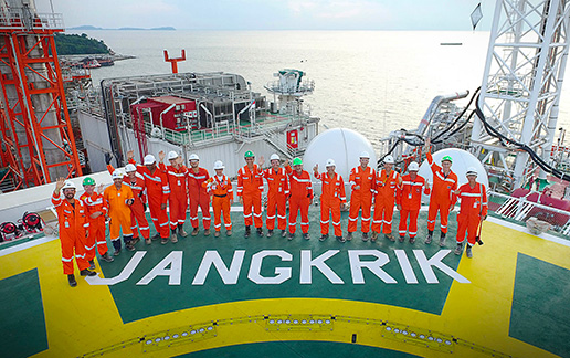 Eni: l’unità di produzione galleggiante (FPU) Jangkrik pronta a salpare ...